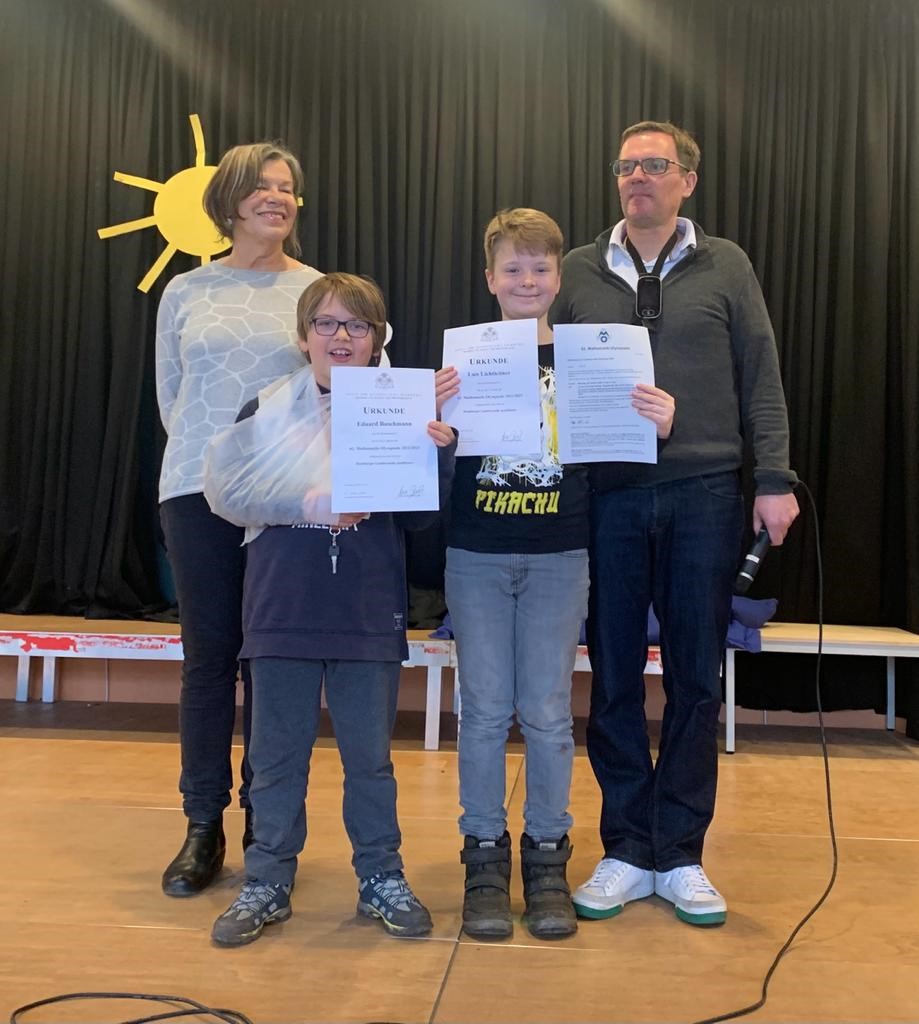 Übergabe der Urkunden Mathe und Sport | Schule Heidacker